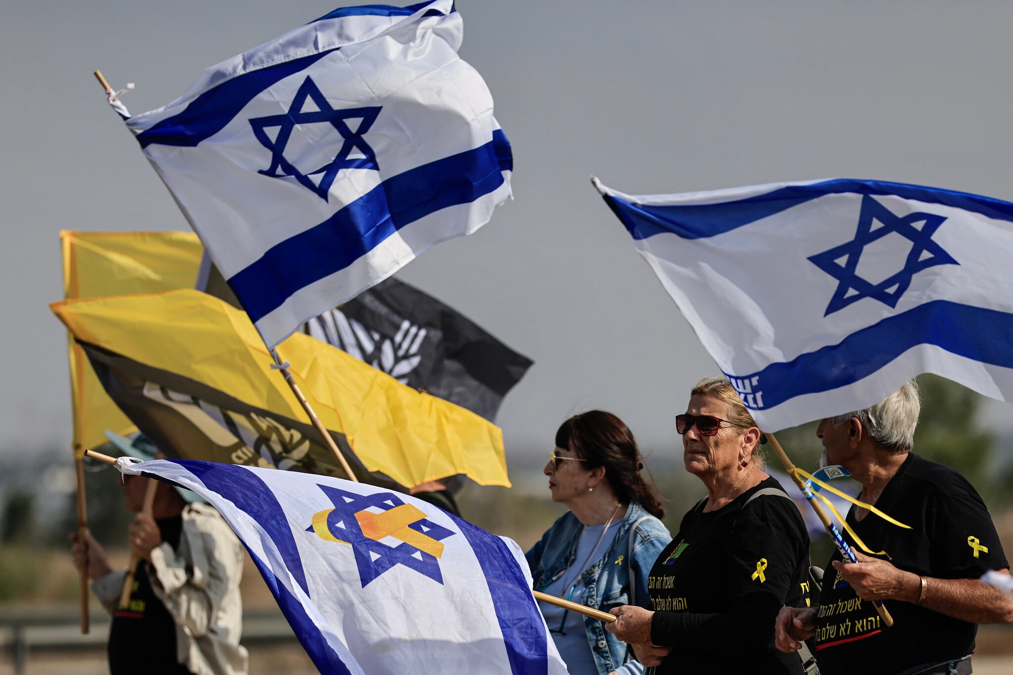 Trump says US will sell F-35 jets to Saudi Arabia, a day before hosting ...