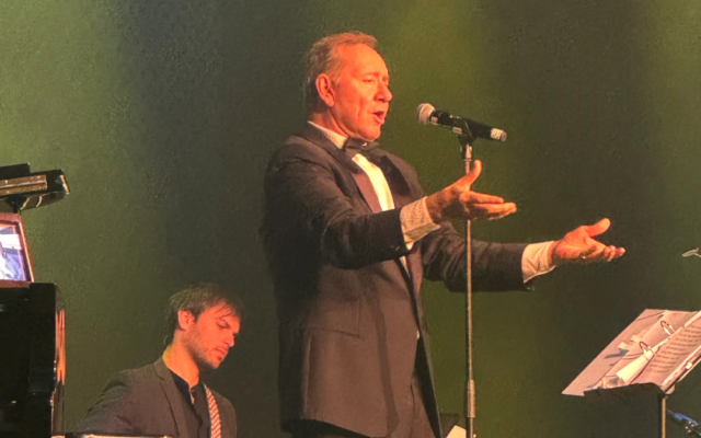 Kevin Spacey's song-and-dance comeback gets warm Tel Aviv welcome | The ...