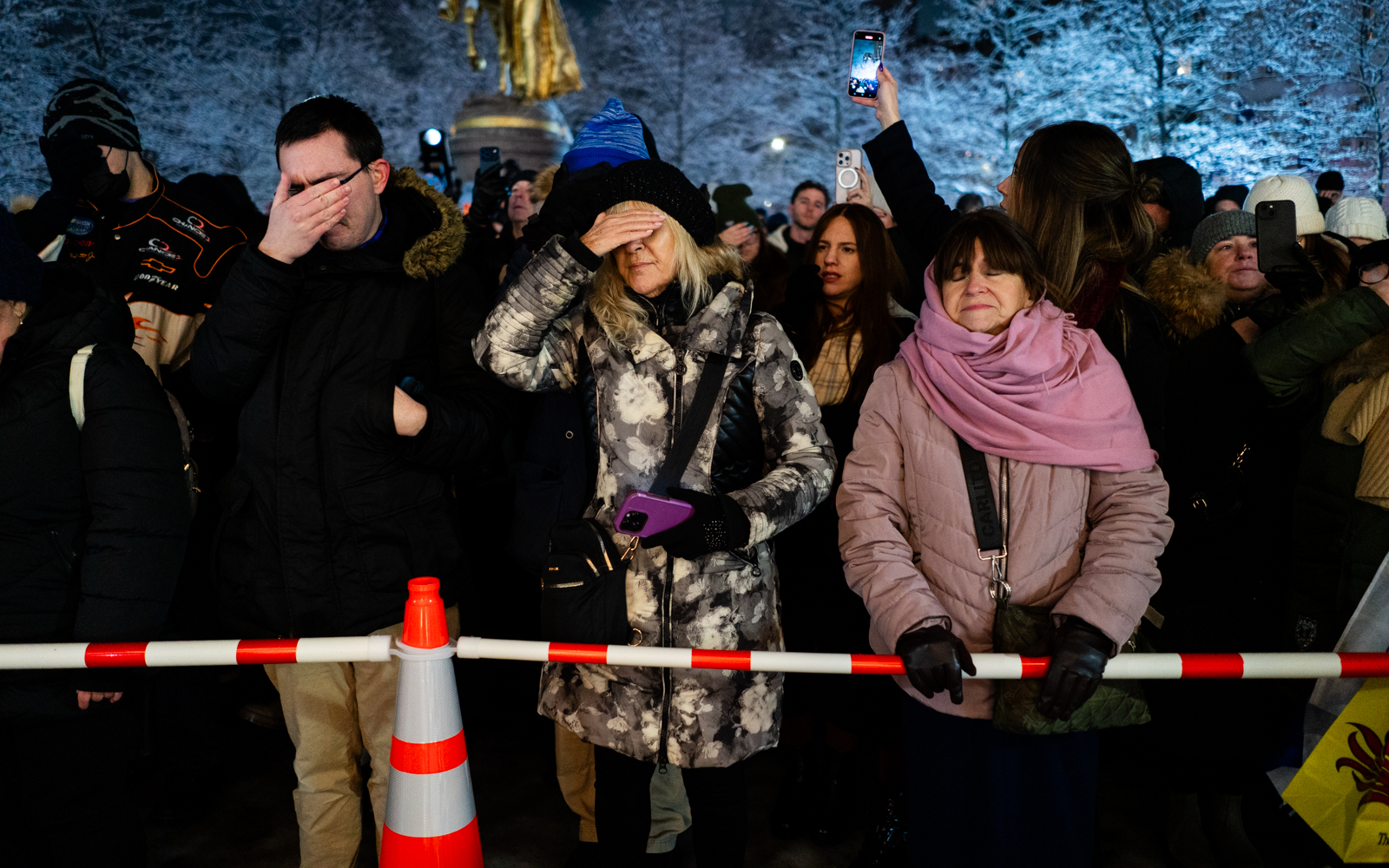 'More light': NYC crowd answers Sydney attack with defiant Hanukkah ...