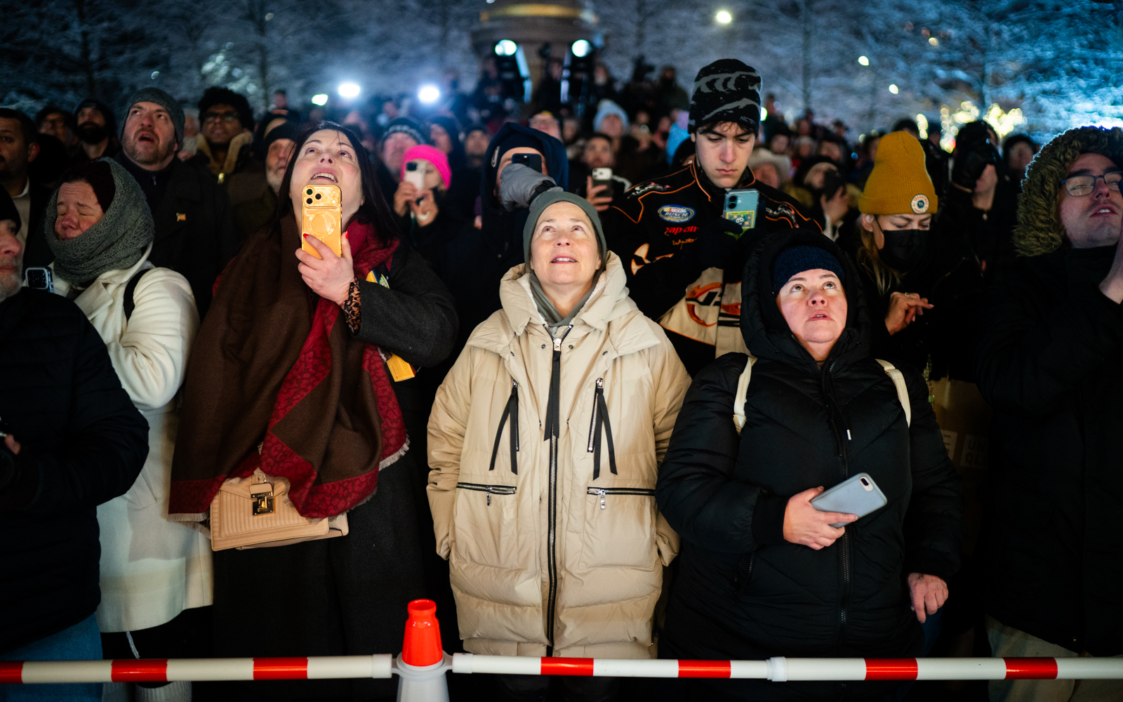 'More light': NYC crowd answers Sydney attack with defiant Hanukkah ...