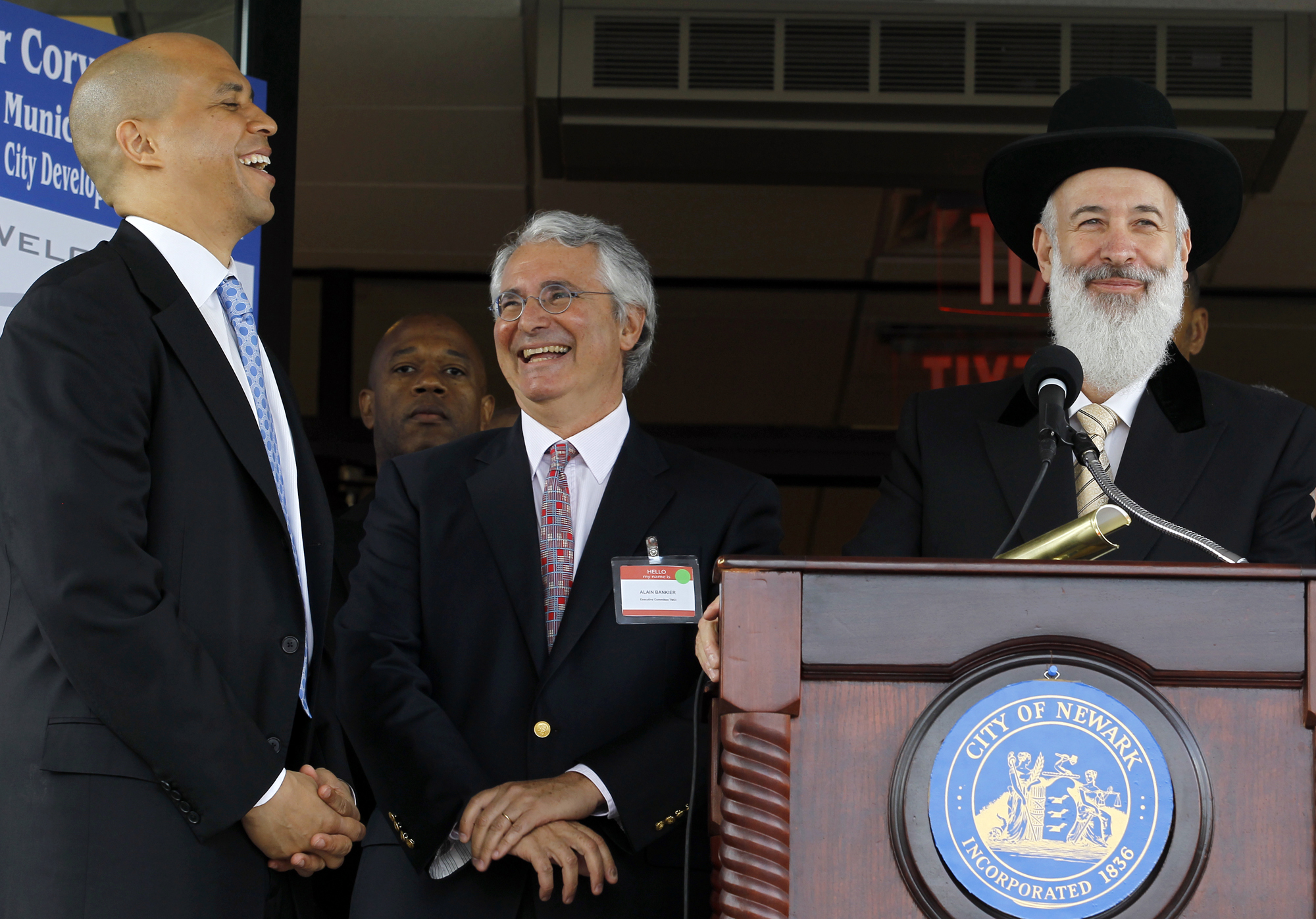 Torah-quoting Sen. Cory Booker marries into the People of the Book ...