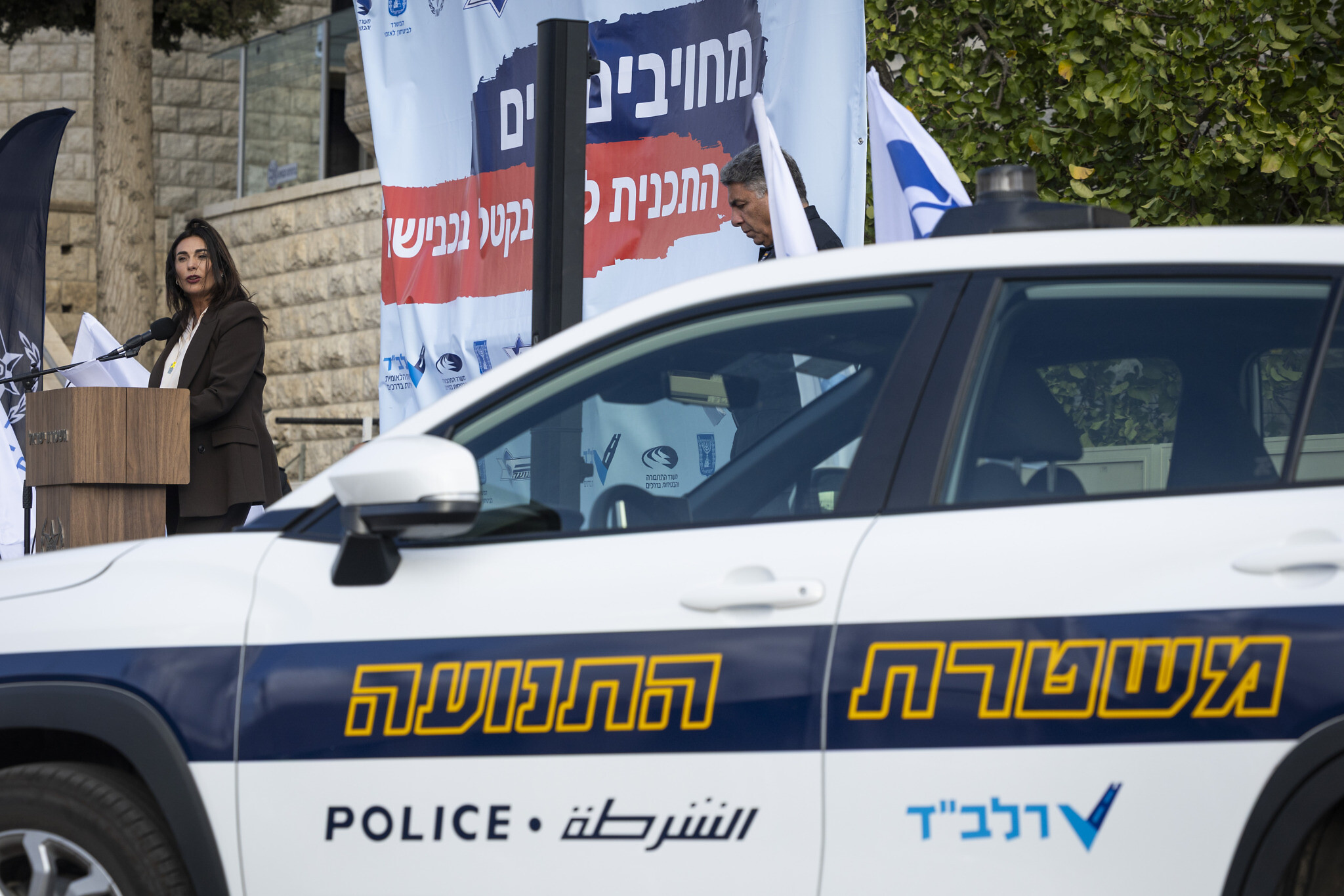 Drivers caught using cellphones to face NIS 10,000 fines ...