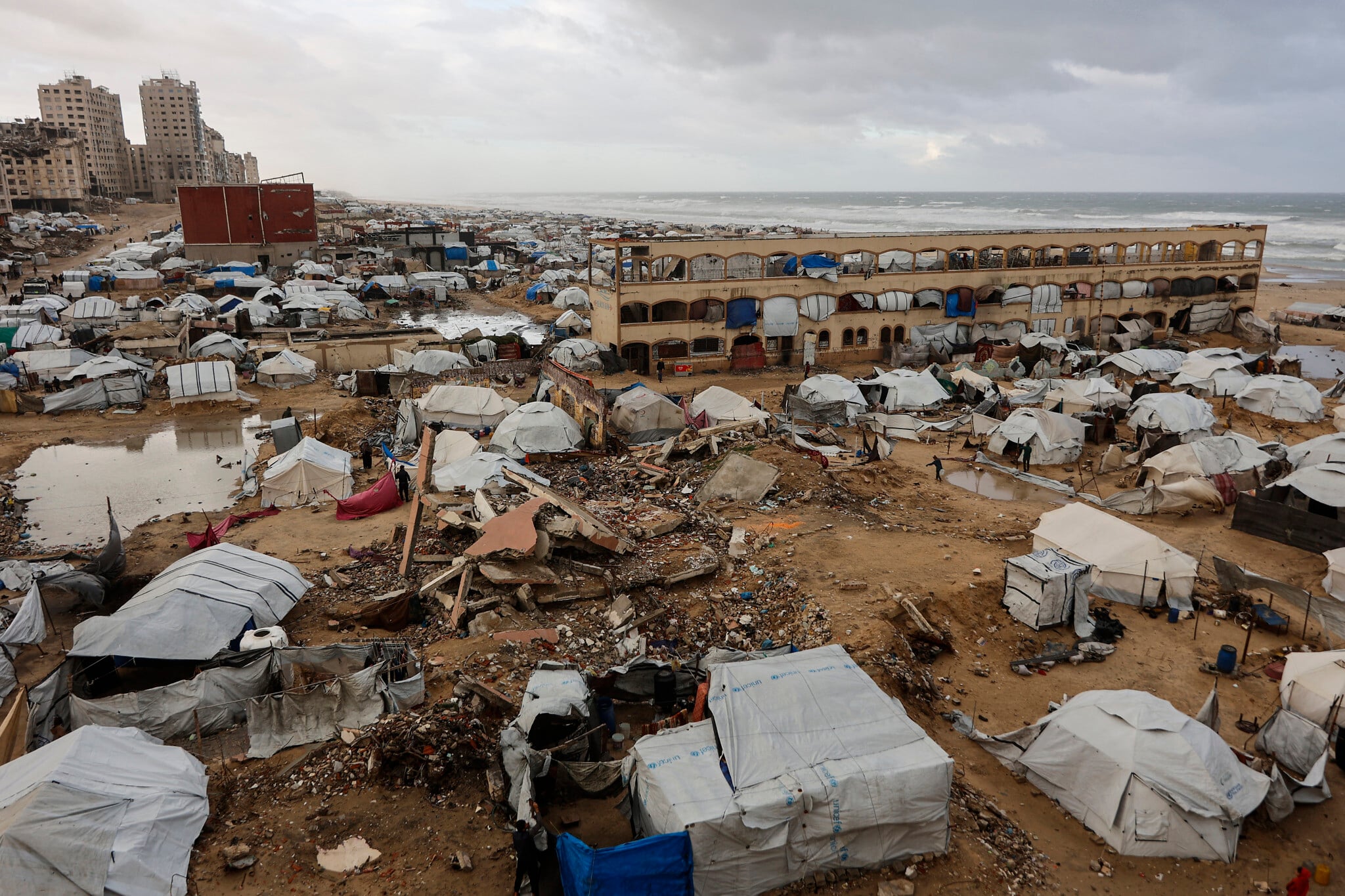 Howling winds send walls crashing down on Gaza tent camps, killing four ...