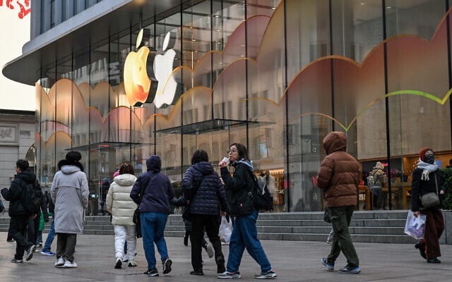 Apple buys Israeli startup, reportedly for $2 billion, that reads ...