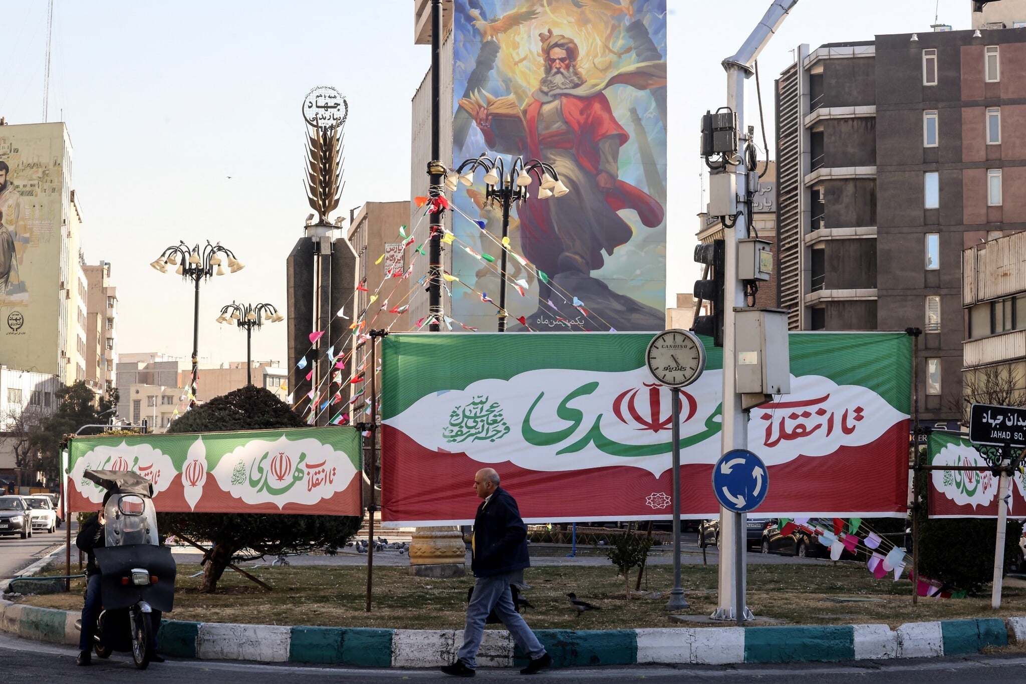 Khamenei makes first public appearance in weeks as Iran makes new ...