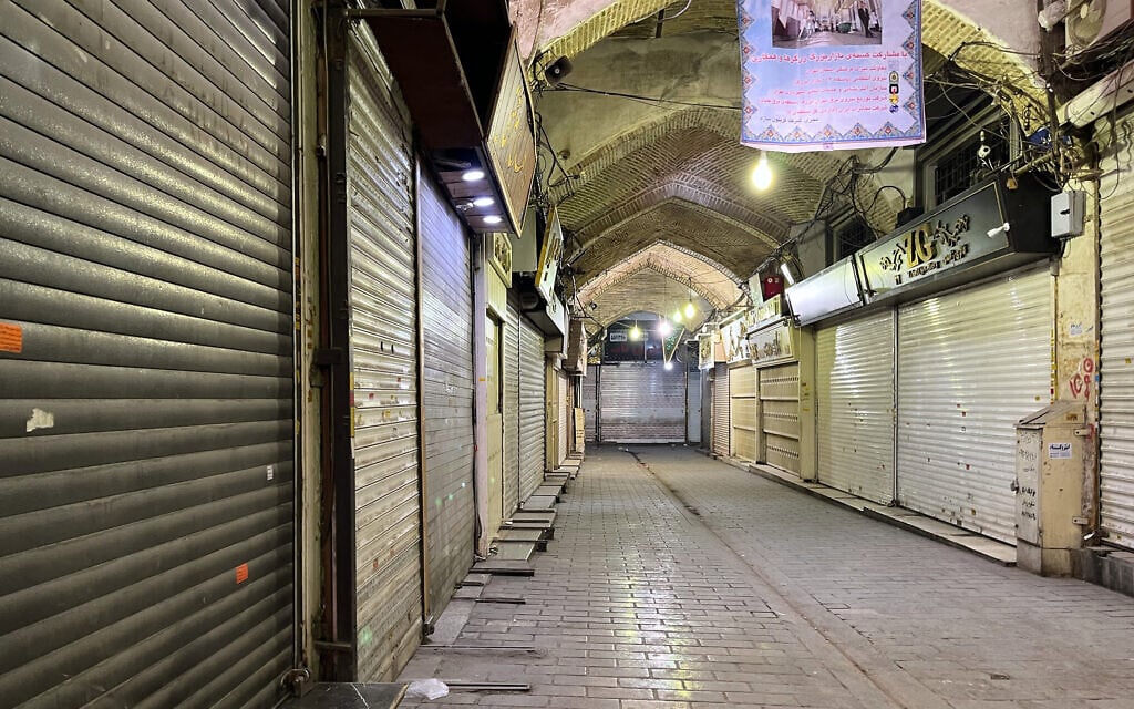 Iran's merchants, bankrollers of 1979 revolution, turn against clerics ...