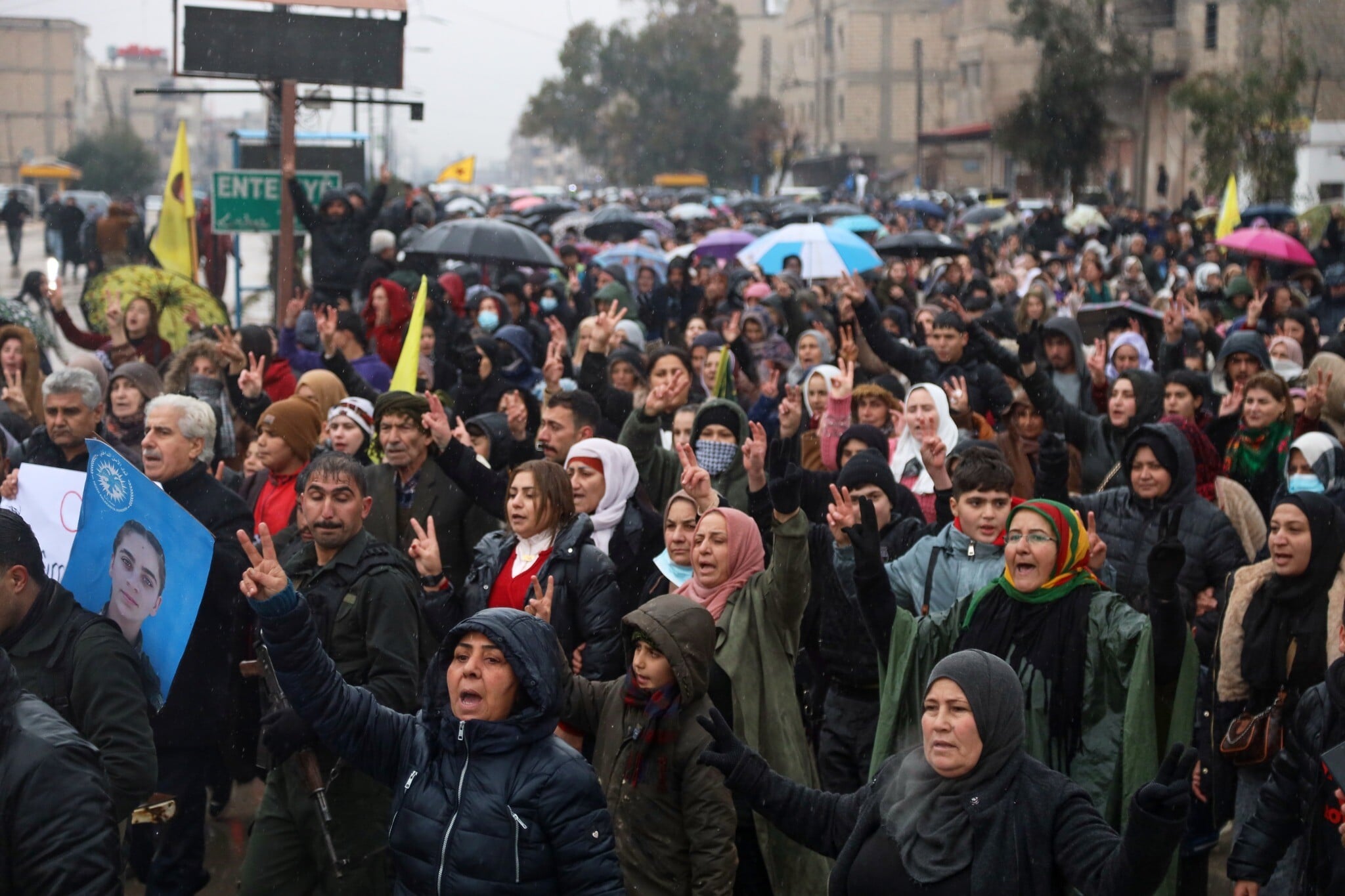 Kurdish commander urges US to intervene in Syria, says he'd welcome ...