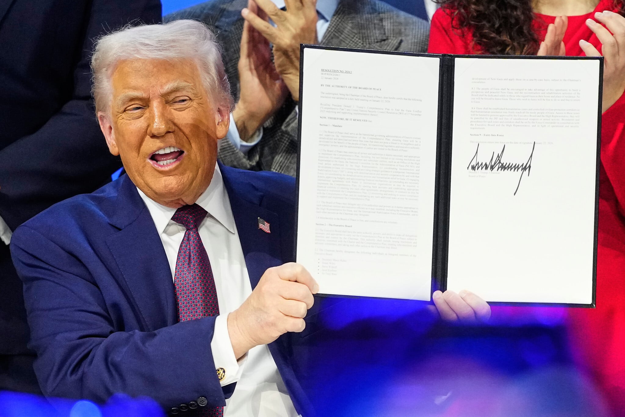 Flanked by world leaders in Davos, Trump launches his Board of Peace ...