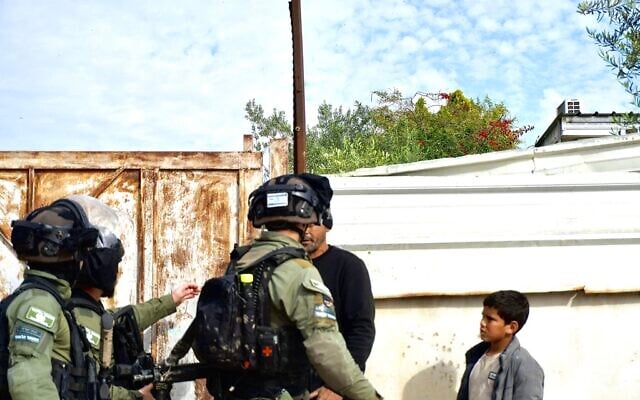 Police cap off raid in Negev Bedouin town, remove ad hoc checkpoints ...