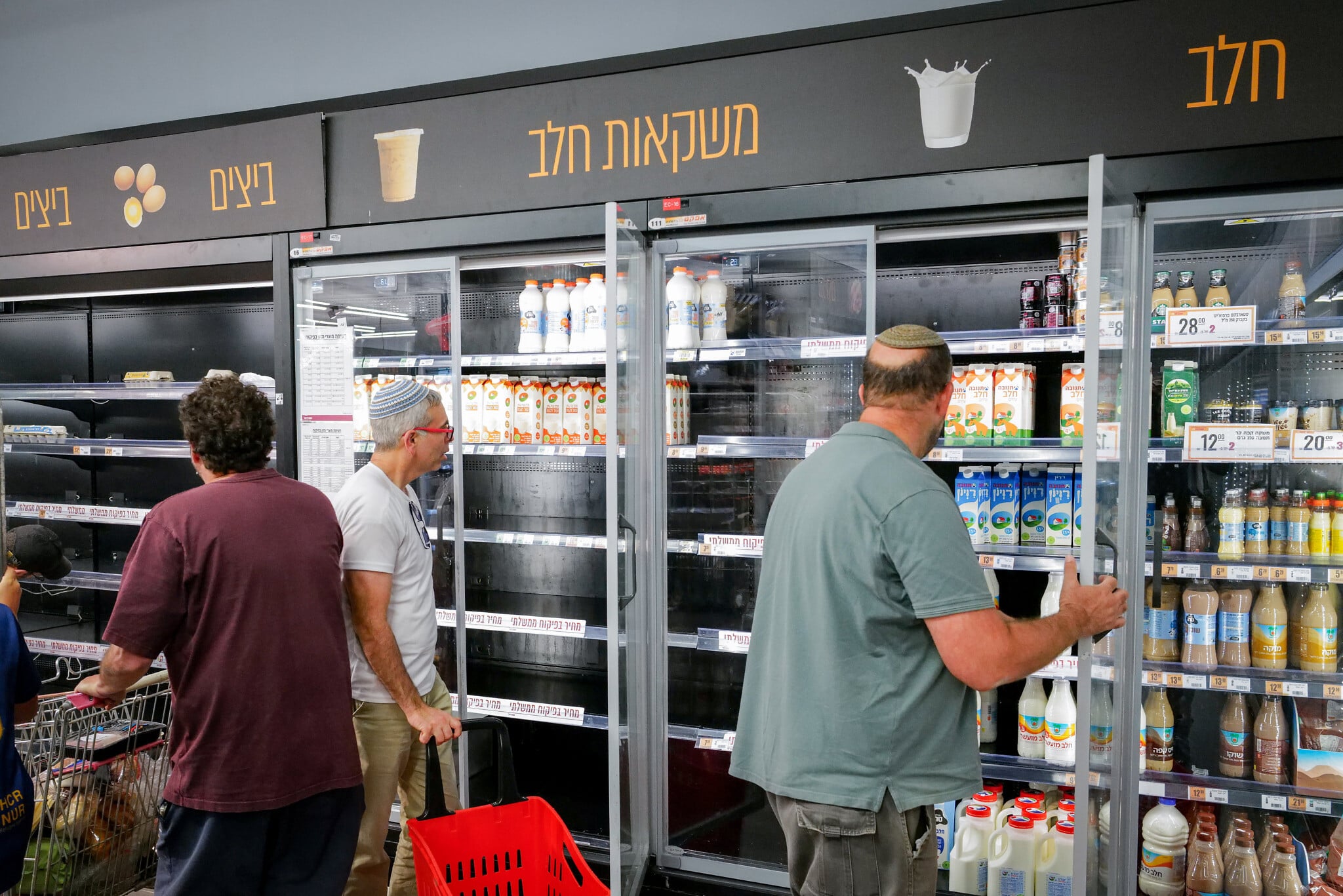 Israelis hit by soaring food prices as producers, grocers feast on ...