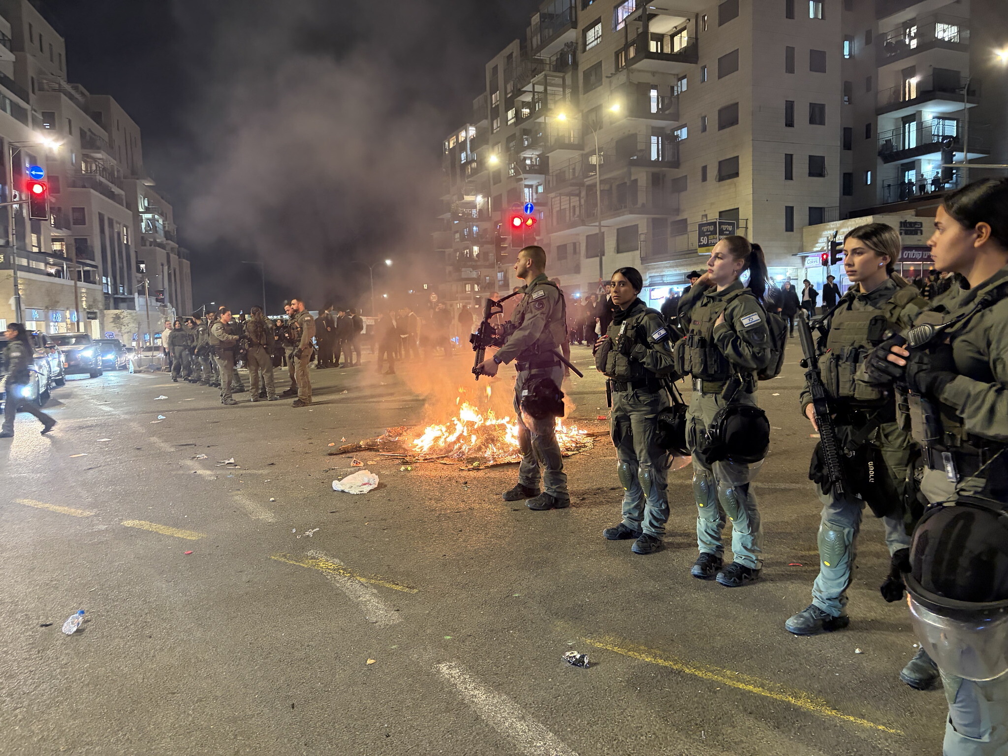 As Haredi protests spiral into perilous chaos, police are often nowhere ...
