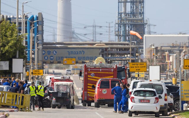 2 refinery employees exposed to hazardous materials have died, medics ...