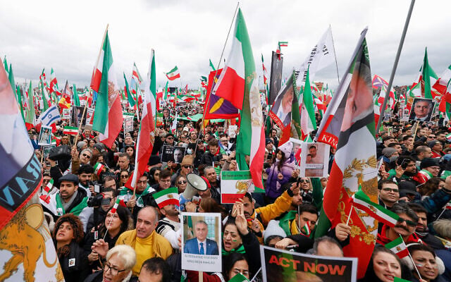 Around 200,000 rallying against Islamic Republic in Munich, police say ...