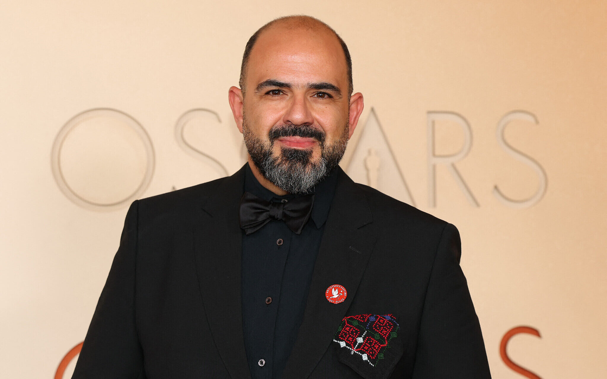 At Oscars, stars pin their hopes on 'Free Palestine' and 'ICE OUT ...