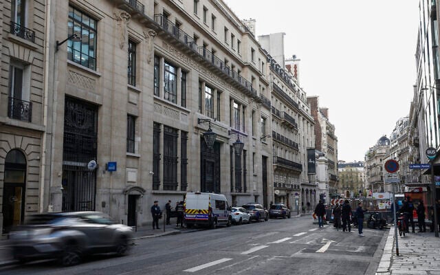 Paris cops thwart suspected terrorist bombing near Bank of America ...