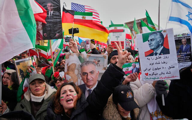 Last shah's son says ready to lead Iran transition 'as soon as Islamic ...