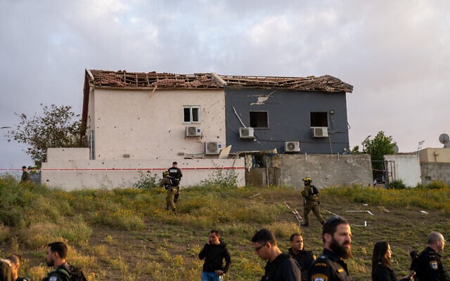 'Crazy explosion': 4 people lightly injured after Iran missile impact ...