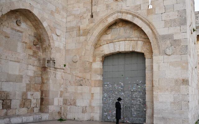 Sephardic chief rabbi renews attack on High Court at Western Wall | The ...