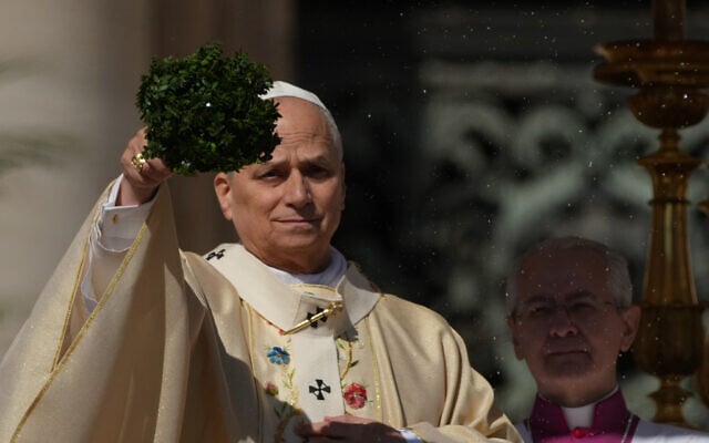 Pope urges peace in his first Easter mass: 'Let those who have weapons ...
