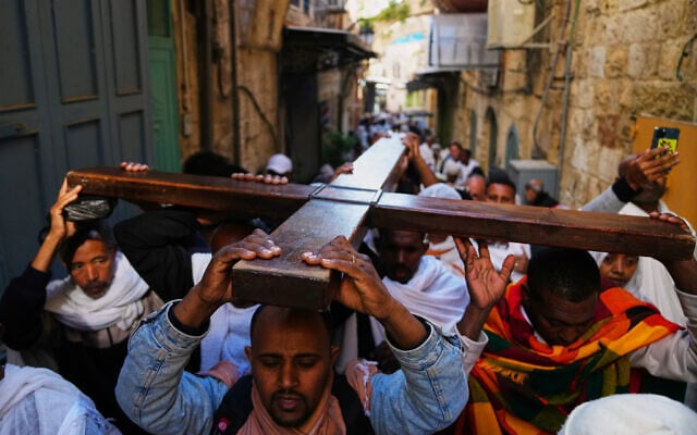 Over 100,000 Muslim worshipers at Al-Aqsa in first Friday prayers after ...