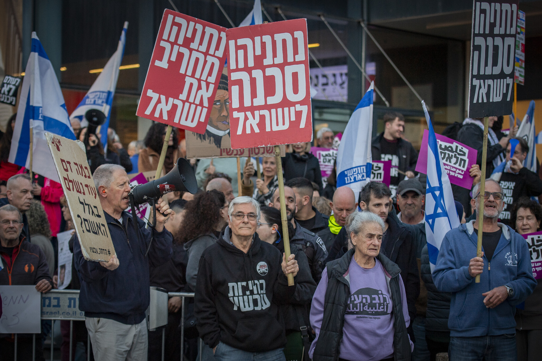 2,000 protest government and Iran war in Tel Aviv, exceeding court ...