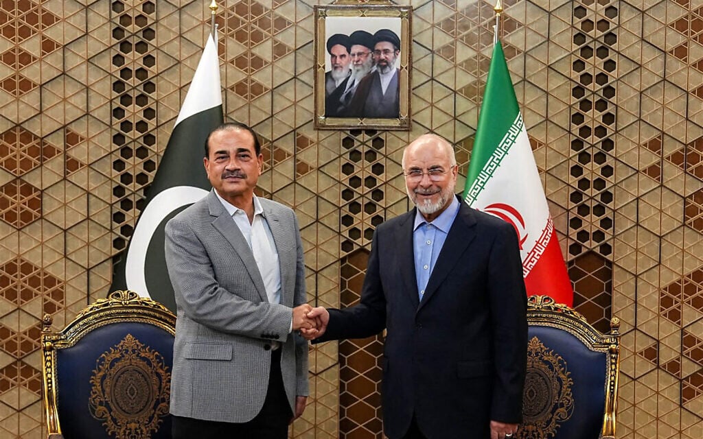 Pakistan's army chief to visit Tehran today amid push for US-Iran deal ...