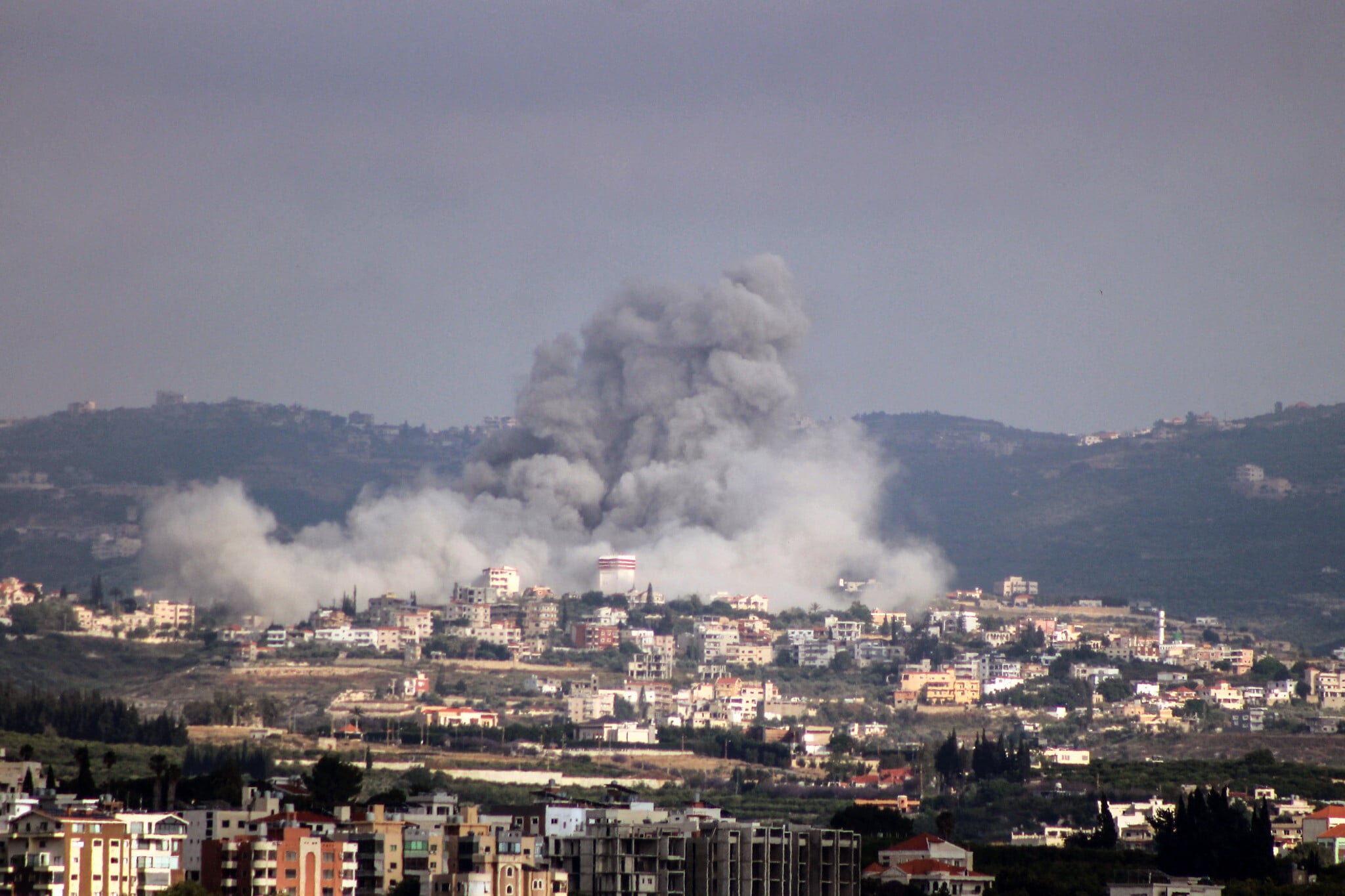 IDF pushes north of Lebanon security zone; Netanyahu says Israel ...