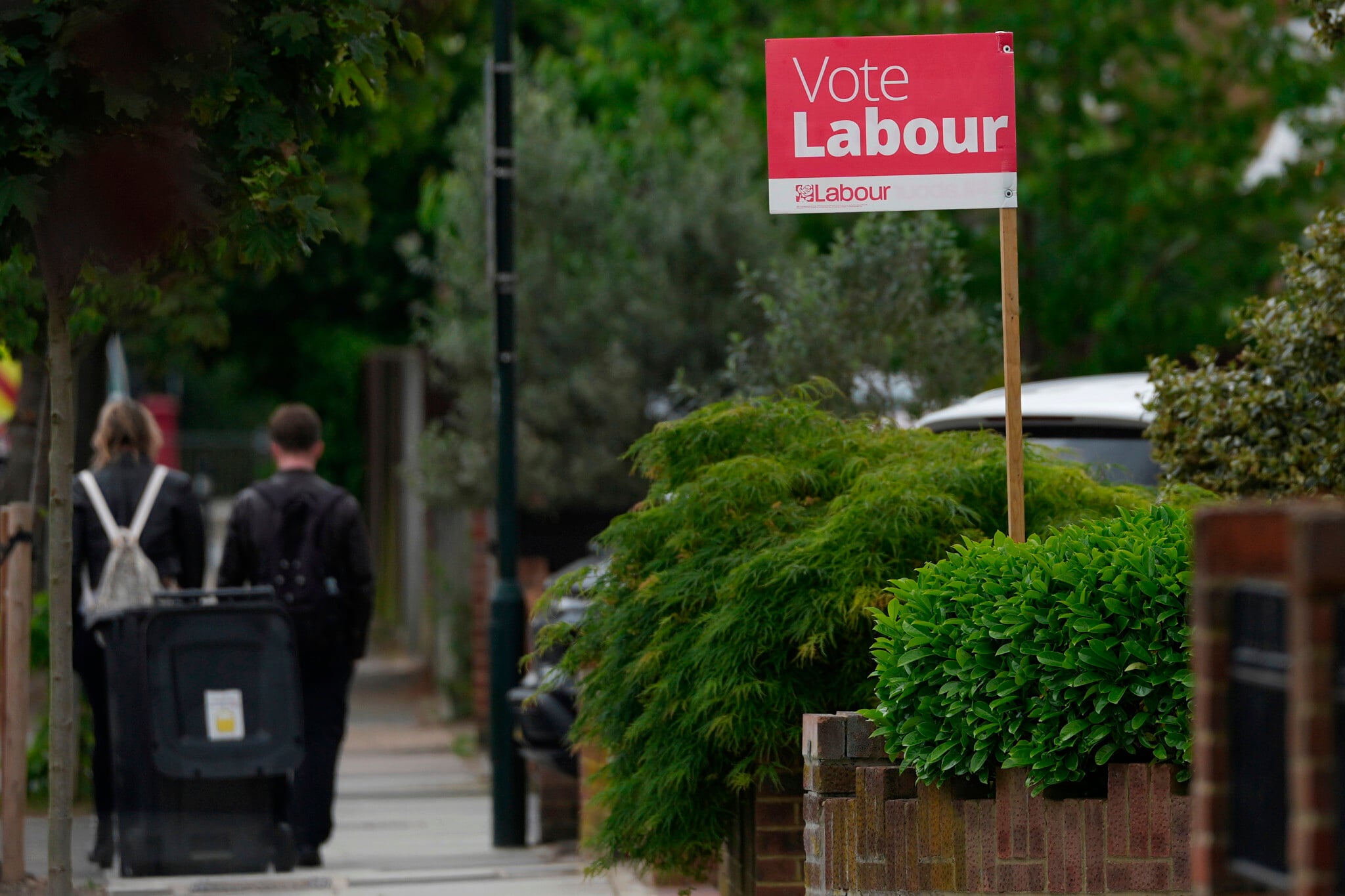 UK holds local elections, with left- and right-wing populist parties ...