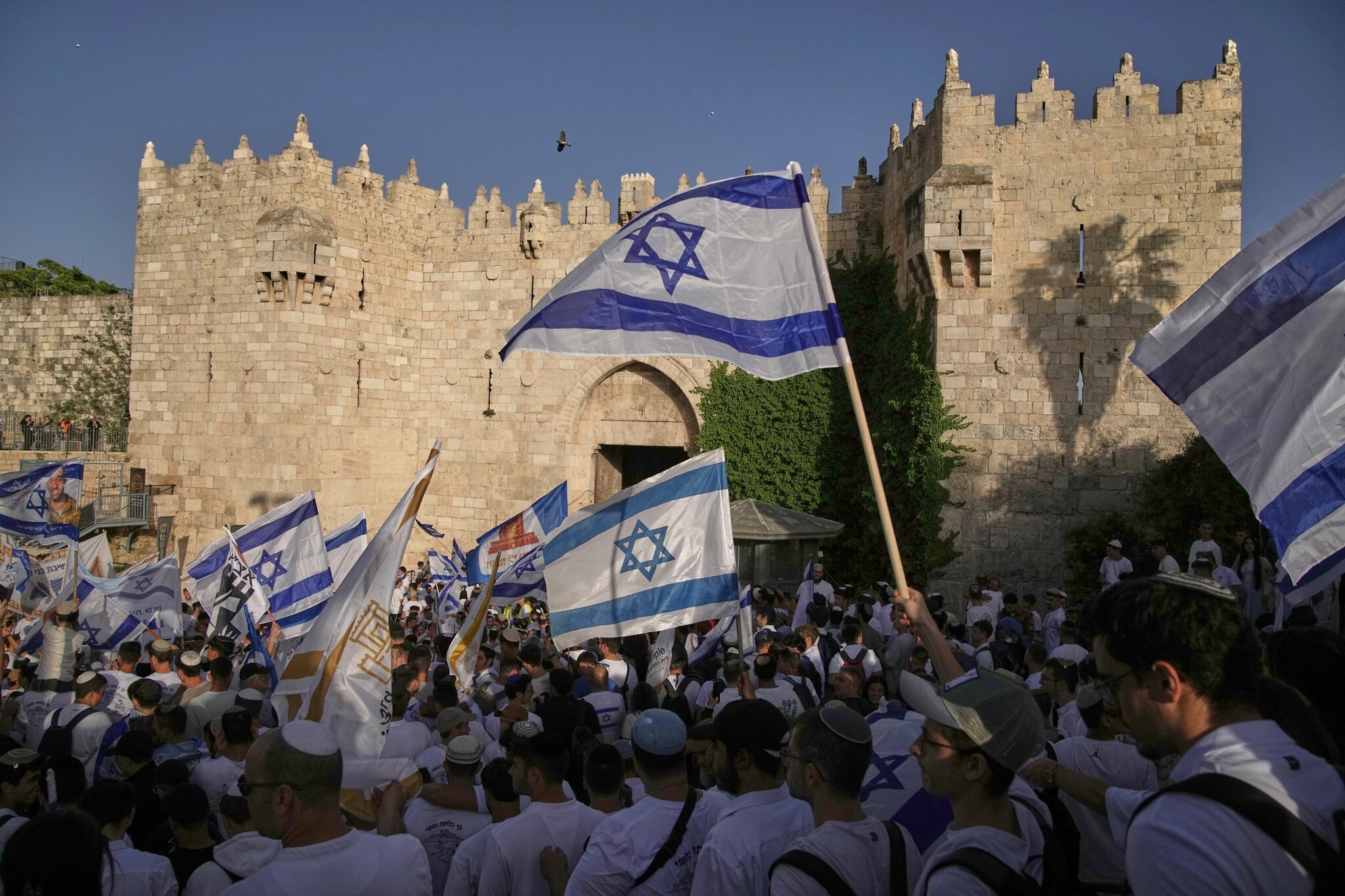 Chants of 'death to Arabs' at Jerusalem Day march as Ben Gvir flies ...