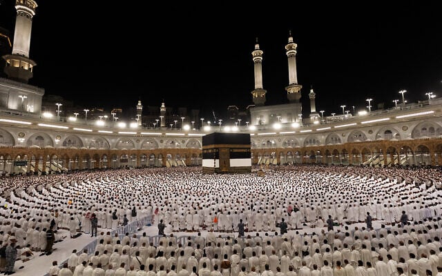 Pilgrims from the West flock to hajj in Mecca despite uncertainty in ...