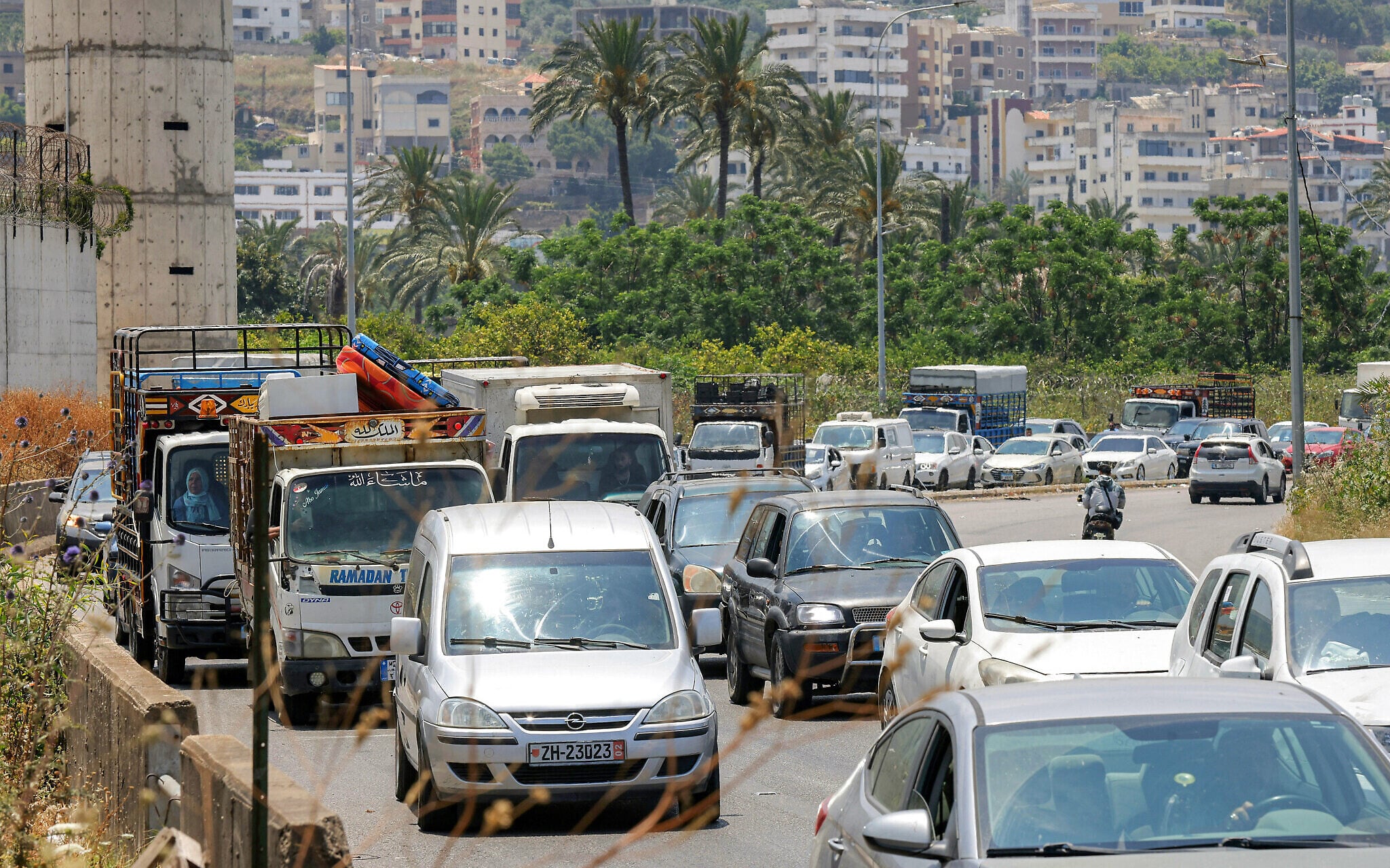 Gunman in military uniform shot dead at Lebanon border after firing on ...