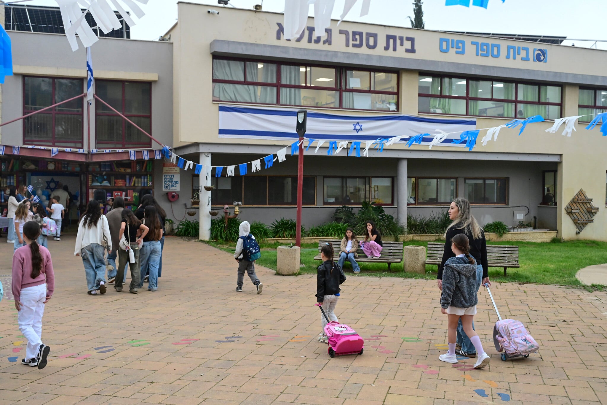 With massive teacher shortages, Israel plans on teaching English to ...